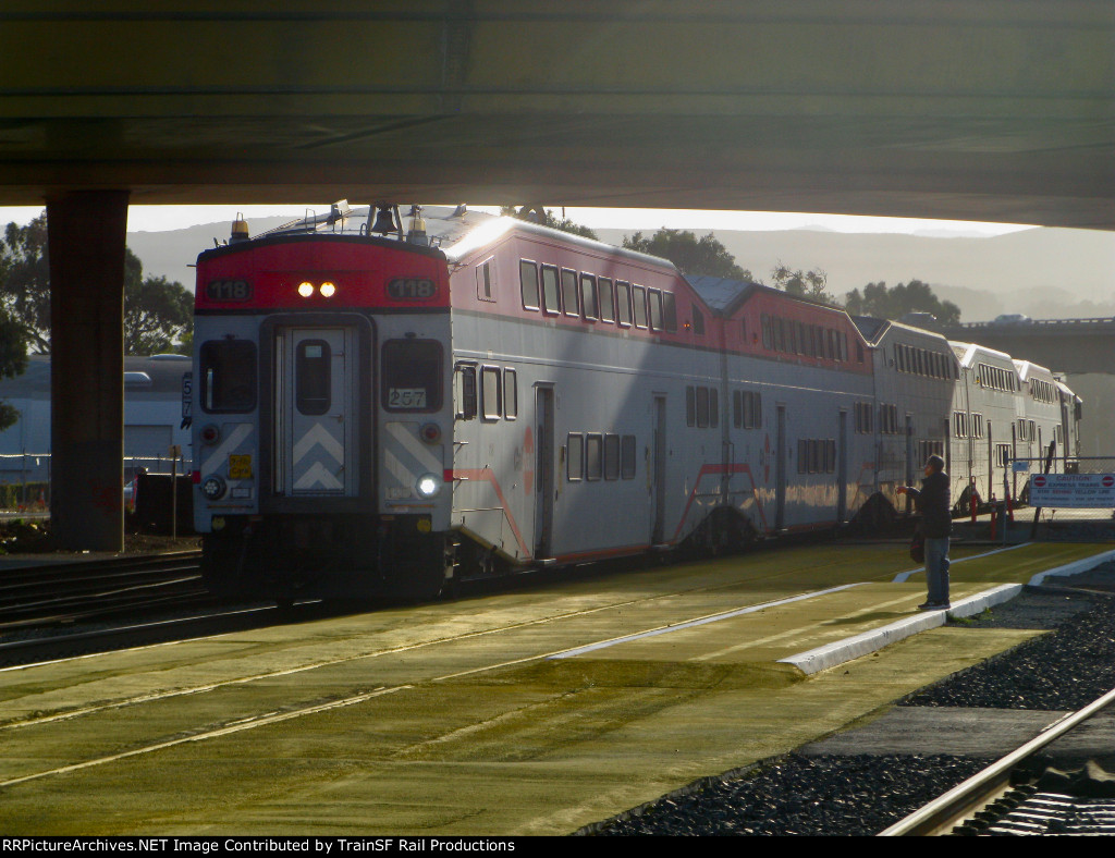 JPBX 118 Leads Caltrain 257